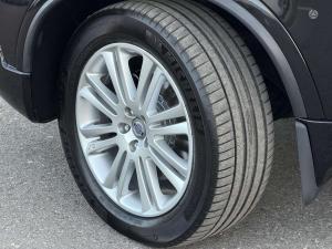 Melns Volvo XC90 2012 Jonava, ar dzinēja tilpumu 2.40 L un nobraukumu 285 tūkst. km par 9800 €, foto 41 vietnē AUTOMOTO.COM.LV