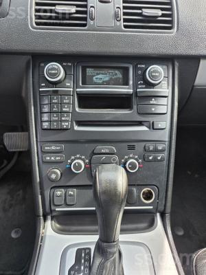 Black Volvo XC90 2012 in Rezekne, with an engine capacity of 2.40 L and mileage of 308 thousand km for 9700 €, photo 5 on AUTOMOTO.COM.LV