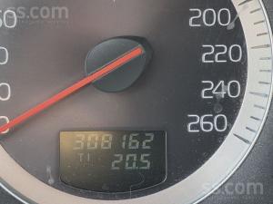 Black Volvo XC90 2012 in Rezekne, with an engine capacity of 2.40 L and mileage of 308 thousand km for 9700 €, photo 8 on AUTOMOTO.COM.LV