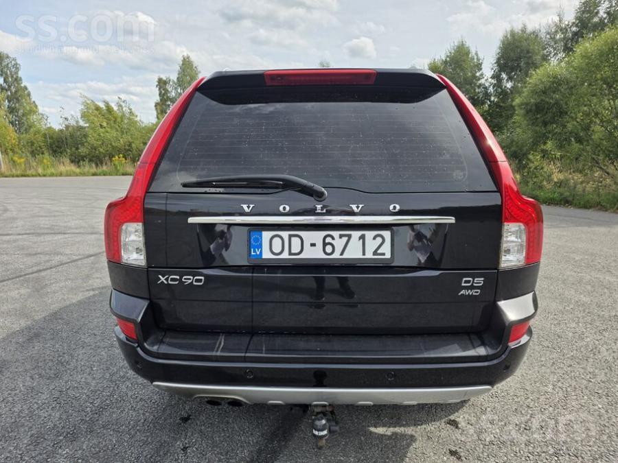 Black Volvo XC90 2012 in Rezekne, with an engine capacity of 2.40 L and mileage of 308 thousand km for 9700 €, photo 14 on AUTOMOTO.COM.LV