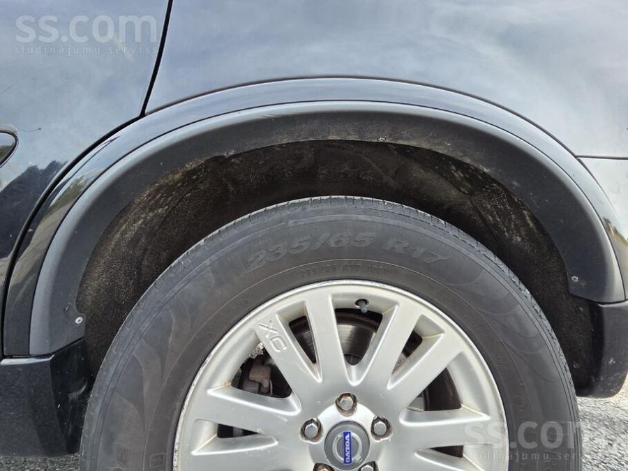 Black Volvo XC90 2012 in Rezekne, with an engine capacity of 2.40 L and mileage of 308 thousand km for 9700 €, photo 17 on AUTOMOTO.COM.LV