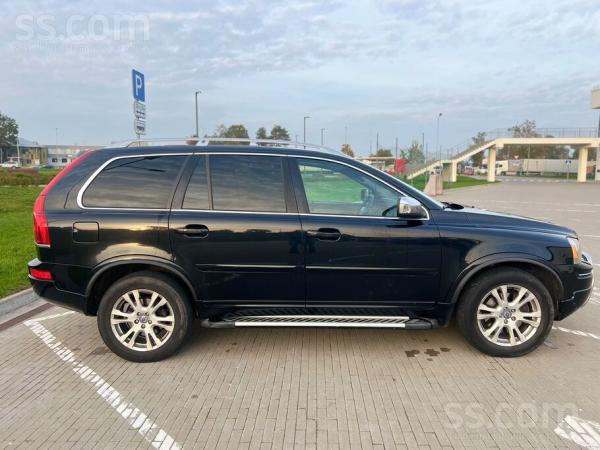 Volvo XC90 2012 in Rezekne on AUTOMOTO.COM.LV Black Volvo XC90 2012 in Rezekne, with an engine capacity of 2.40 L and mileage of 297 thousand km for 11900 €, photo 7 on AUTOMOTO.COM.LV