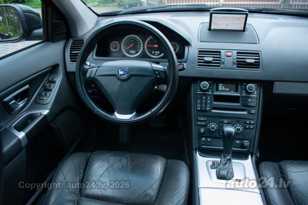 Black Volvo XC90 2012 in Tallinn, with an engine capacity of 2.40 L and mileage of 341 thousand km for 9990 €, photo 4 on AUTOMOTO.COM.LV