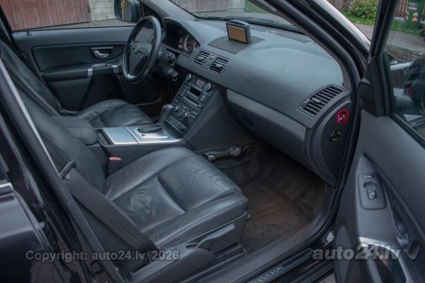 Black Volvo XC90 2012 in Tallinn, with an engine capacity of 2.40 L and mileage of 341 thousand km for 9990 €, photo 10 on AUTOMOTO.COM.LV