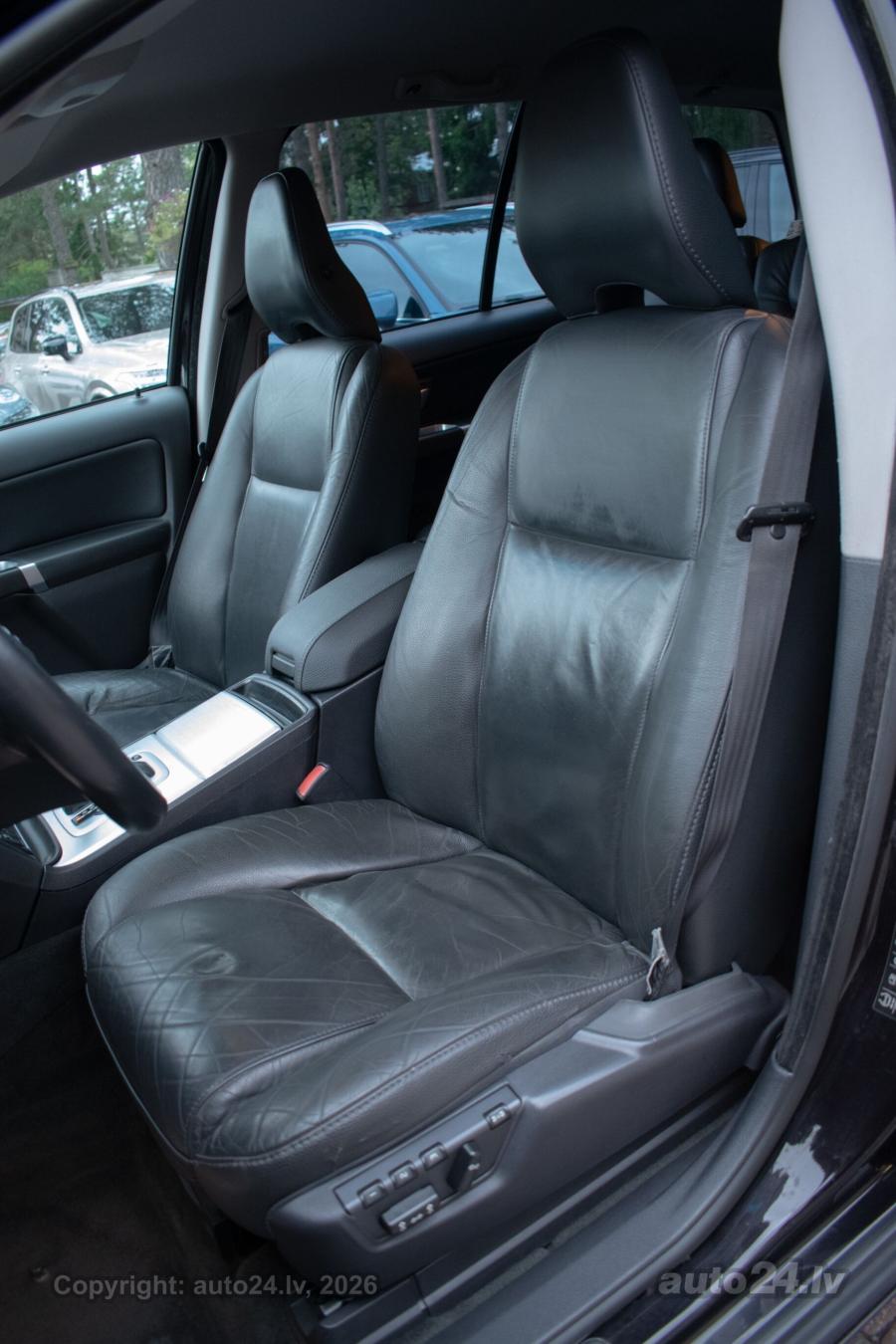 Melns Volvo XC90 2012 Tallina, ar dzinēja tilpumu 2.40 L un nobraukumu 341 tūkst. km par 9990 €, foto 14 vietnē AUTOMOTO.COM.LV