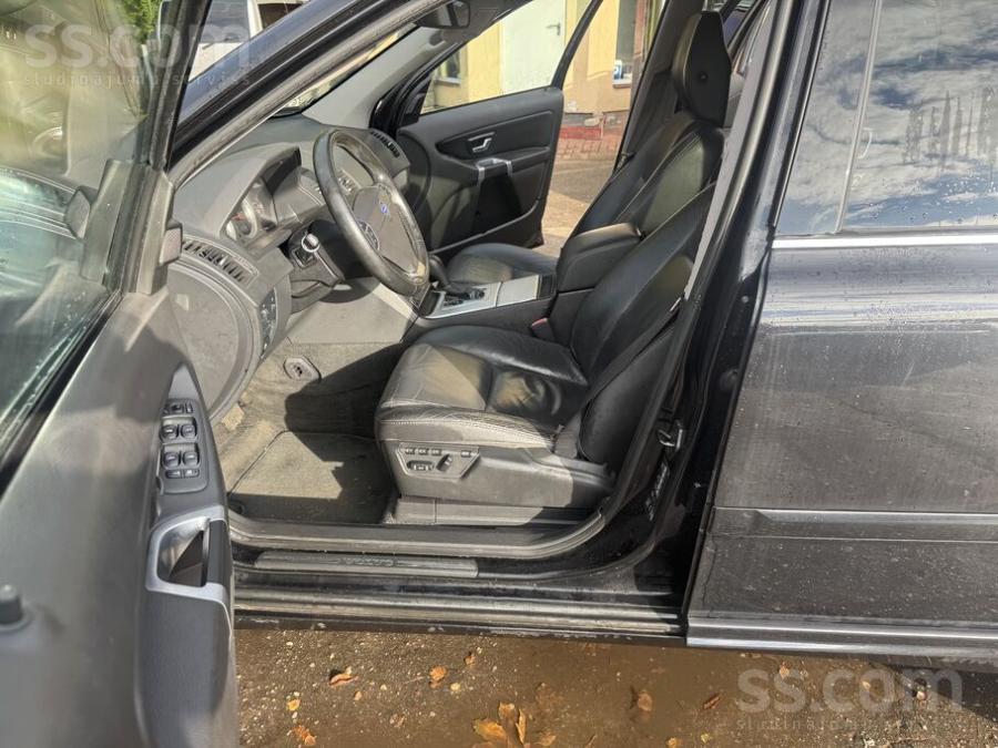 Melns Volvo XC90 2012 Rīga, ar dzinēja tilpumu 2.40 L un nobraukumu 204 tūkst. km par 11700 €, foto 13 vietnē AUTOMOTO.COM.LV