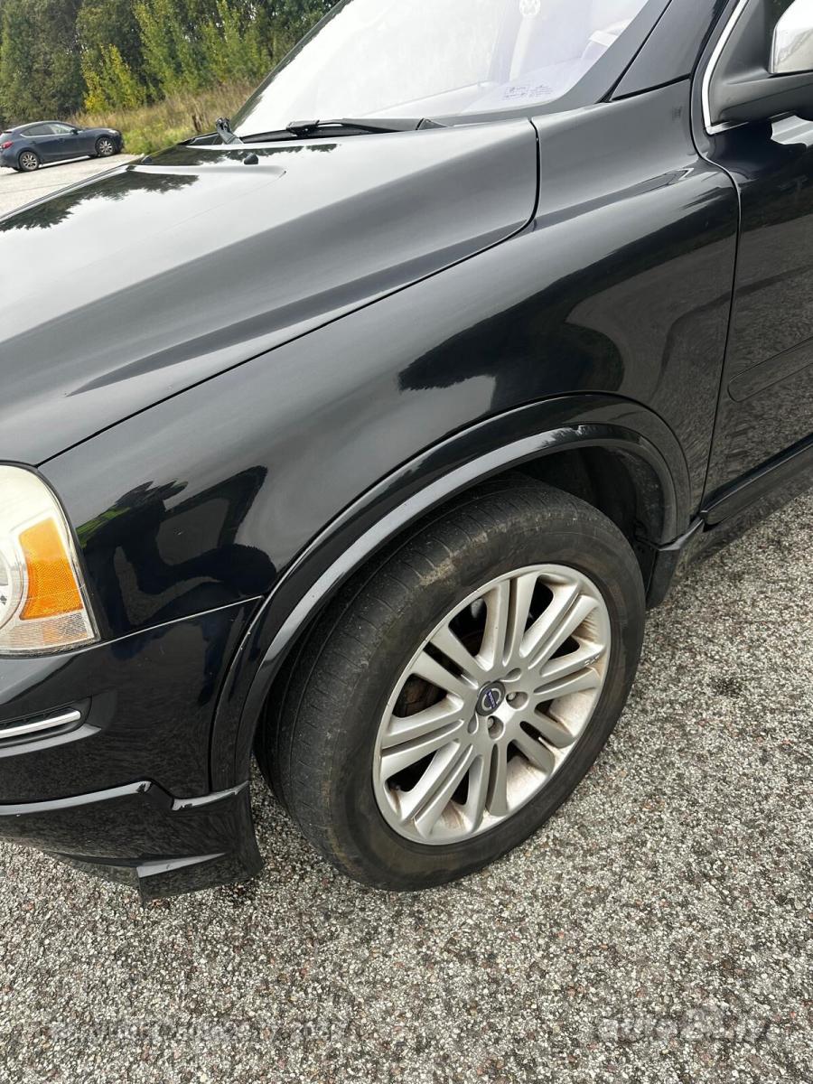 Black Volvo XC90 2012 in Tallinn, with an engine capacity of 2.40 L and mileage of 228 thousand km for 10499 €, photo 5 on AUTOMOTO.COM.LV
