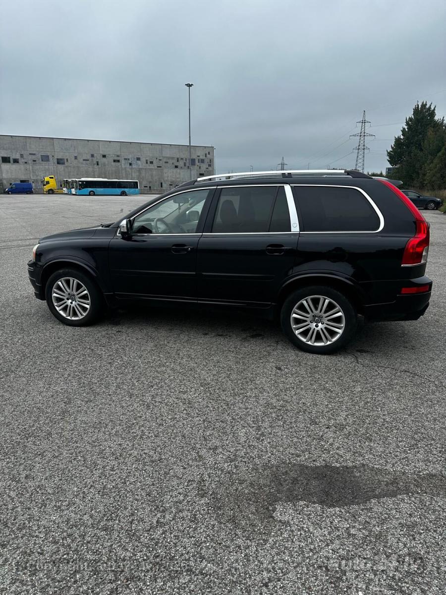 Black Volvo XC90 2012 in Tallinn, with an engine capacity of 2.40 L and mileage of 228 thousand km for 10499 €, photo 6 on AUTOMOTO.COM.LV