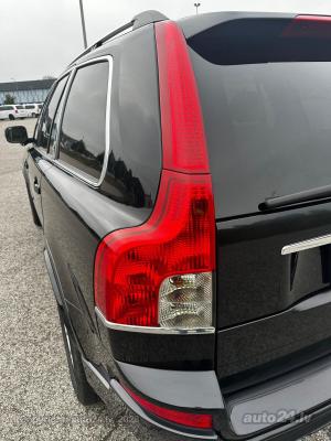 Black Volvo XC90 2012 in Tallinn, with an engine capacity of 2.40 L and mileage of 228 thousand km for 10499 €, photo 8 on AUTOMOTO.COM.LV