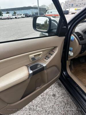 Black Volvo XC90 2012 in Tallinn, with an engine capacity of 2.40 L and mileage of 228 thousand km for 10499 €, photo 13 on AUTOMOTO.COM.LV