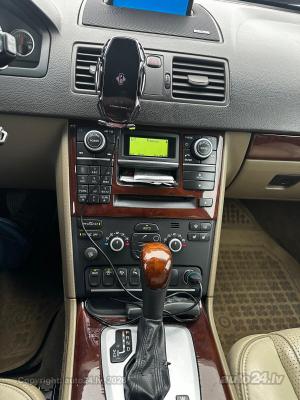 Black Volvo XC90 2012 in Tallinn, with an engine capacity of 2.40 L and mileage of 228 thousand km for 10499 €, photo 15 on AUTOMOTO.COM.LV
