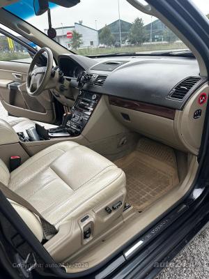 Black Volvo XC90 2012 in Tallinn, with an engine capacity of 2.40 L and mileage of 228 thousand km for 10499 €, photo 17 on AUTOMOTO.COM.LV