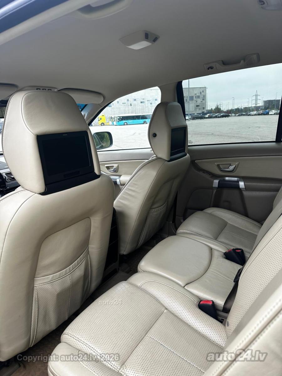 Black Volvo XC90 2012 in Tallinn, with an engine capacity of 2.40 L and mileage of 228 thousand km for 10499 €, photo 19 on AUTOMOTO.COM.LV