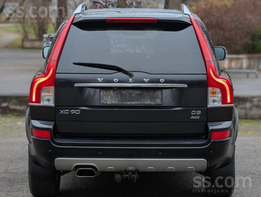 Black Volvo XC90 2013 in Jurmala, with an engine capacity of 2.40 L and mileage of 0 thousand km for 11550 €, photo 8 on AUTOMOTO.COM.LV