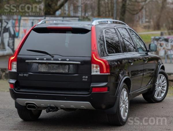 Black Volvo XC90 2013 in Jurmala, with an engine capacity of 2.40 L and mileage of 0 thousand km for 9950 €, photo 10 on AUTOMOTO.COM.LV