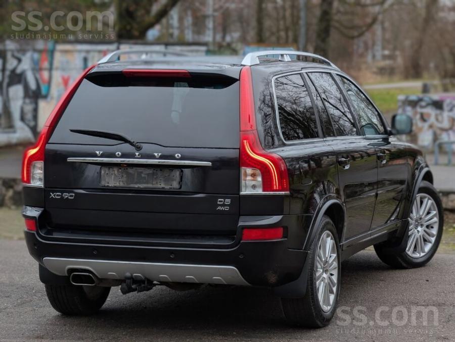 Black Volvo XC90 2013 in Jurmala, with an engine capacity of 2.40 L and mileage of 0 thousand km for 11550 €, photo 10 on AUTOMOTO.COM.LV