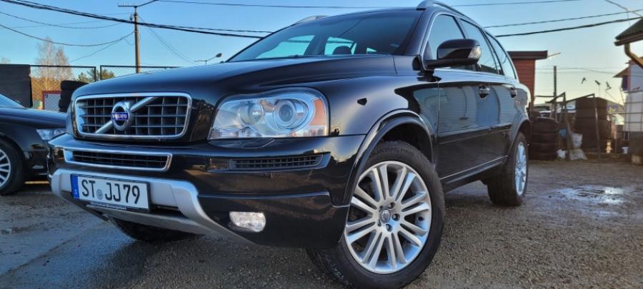 Black Volvo XC90 2013 in Riga, with an engine capacity of 2.40 L and mileage of 276 thousand km for 11900 €, photo 1 on AUTOMOTO.COM.LV