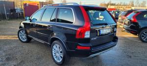 Black Volvo XC90 2013 in Riga, with an engine capacity of 2.40 L and mileage of 276 thousand km for 11900 €, photo 4 on AUTOMOTO.COM.LV