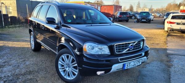 Black Volvo XC90 2013 in Riga, with an engine capacity of 2.40 L and mileage of 276 thousand km for 11900 €, photo 9 on AUTOMOTO.COM.LV