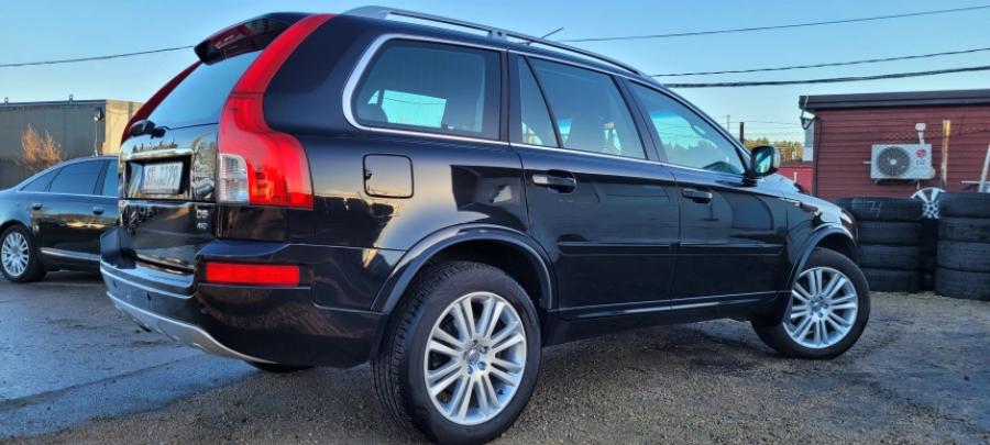 Black Volvo XC90 2013 in Riga, with an engine capacity of 2.40 L and mileage of 276 thousand km for 11900 €, photo 11 on AUTOMOTO.COM.LV