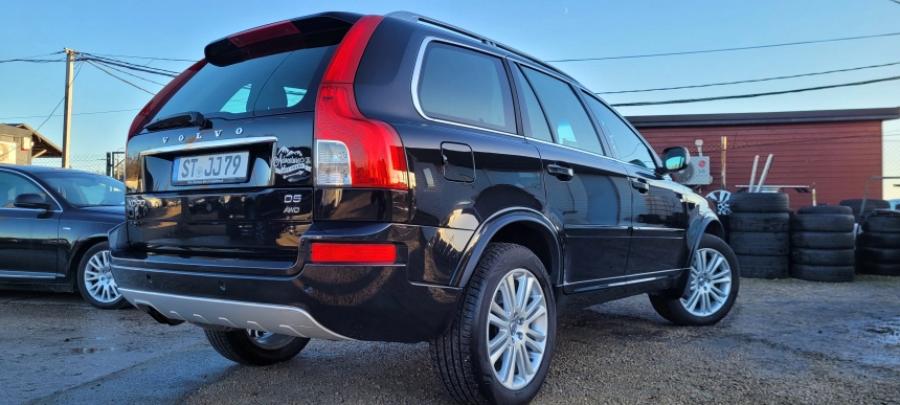 Black Volvo XC90 2013 in Riga, with an engine capacity of 2.40 L and mileage of 276 thousand km for 11900 €, photo 12 on AUTOMOTO.COM.LV
