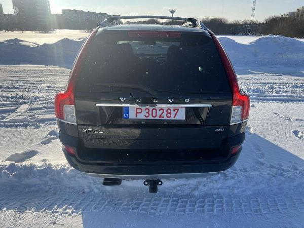 Black Volvo XC90 2013 in Klaipeda, with an engine capacity of 3.19 L and mileage of 277 thousand km for 4800 €, photo 6 on AUTOMOTO.COM.LV