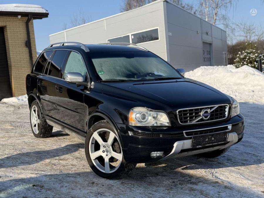 Black Volvo XC90 2013 in Utena, with an engine capacity of 2.40 L and mileage of 330 thousand km for 9990 €, photo 1 on AUTOMOTO.COM.LV
