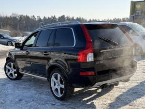 Black Volvo XC90 2013 in Utena, with an engine capacity of 2.40 L and mileage of 330 thousand km for 9990 €, photo 2 on AUTOMOTO.COM.LV