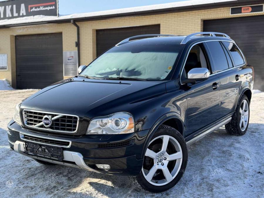 Black Volvo XC90 2013 in Utena, with an engine capacity of 2.40 L and mileage of 330 thousand km for 9990 €, photo 3 on AUTOMOTO.COM.LV