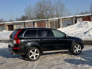 Black Volvo XC90 2013 in Utena, with an engine capacity of 2.40 L and mileage of 330 thousand km for 9990 €, photo 6 on AUTOMOTO.COM.LV