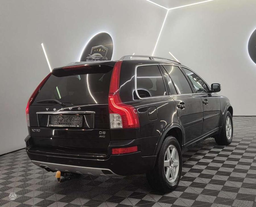 Black Volvo XC90 2013 in Marijampole, with an engine capacity of 2.40 L and mileage of 273 thousand km for 11999 €, photo 28 on AUTOMOTO.COM.LV