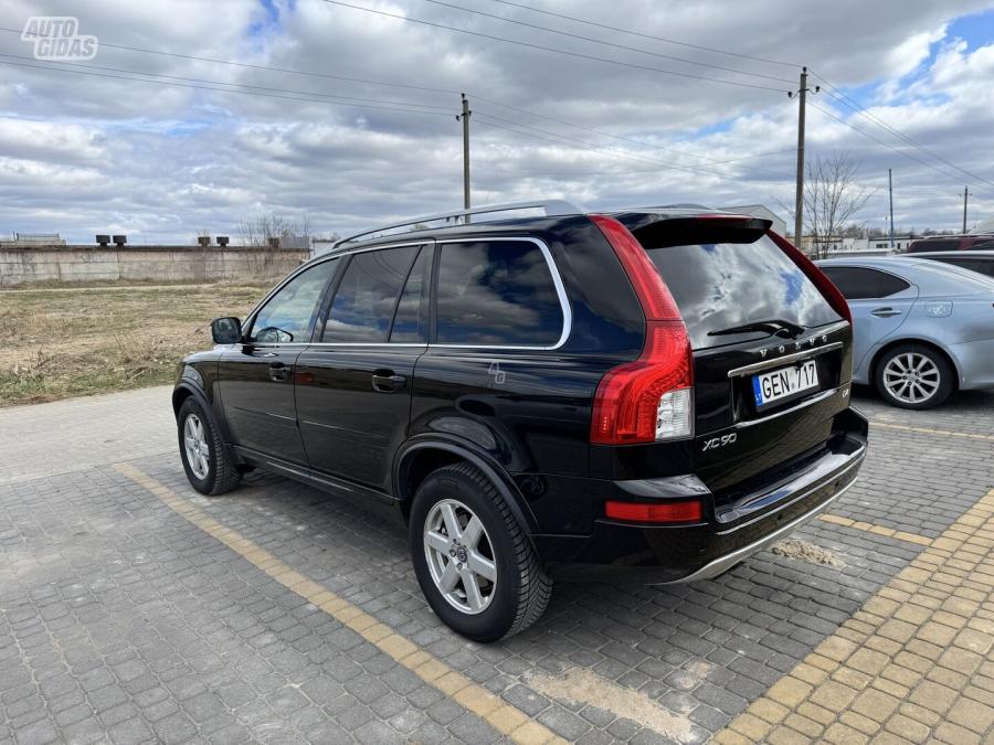 Black Volvo XC90 2013 in Kaunas, with an engine capacity of 2.40 L and mileage of 328 thousand km for 7999 €, photo 8 on AUTOMOTO.COM.LV