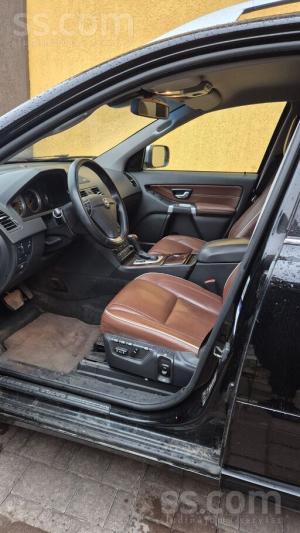Melns Volvo XC90 2013 Ogre, ar dzinēja tilpumu 2.40 L un nobraukumu 310 tūkst. km par 12350 €, foto 8 vietnē AUTOMOTO.COM.LV