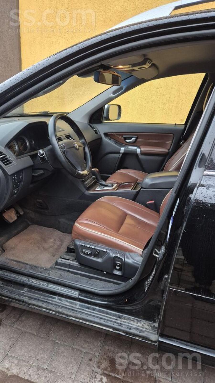 Melns Volvo XC90 2013 Ogre, ar dzinēja tilpumu 2.40 L un nobraukumu 310 tūkst. km par 12350 €, foto 8 vietnē AUTOMOTO.COM.LV