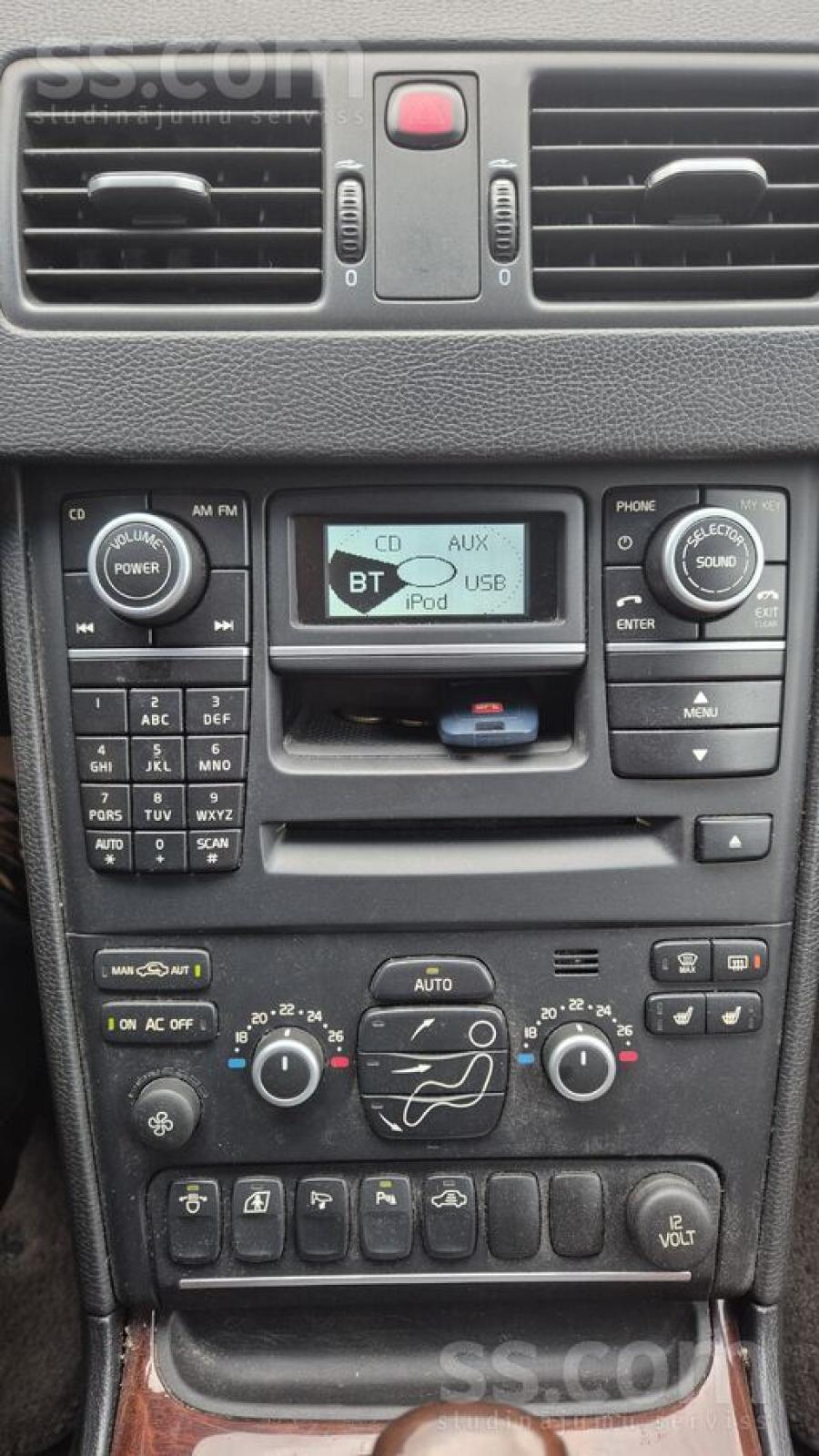 Melns Volvo XC90 2013 Ogre, ar dzinēja tilpumu 2.40 L un nobraukumu 310 tūkst. km par 12350 €, foto 11 vietnē AUTOMOTO.COM.LV