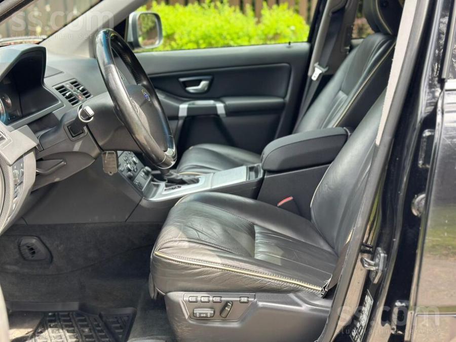 Melns Volvo XC90 2013 Rīga, ar dzinēja tilpumu 2.40 L un nobraukumu 326 tūkst. km par 10950 €, foto 10 vietnē AUTOMOTO.COM.LV