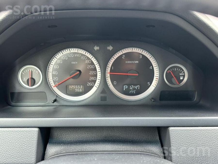Melns Volvo XC90 2013 Rīga, ar dzinēja tilpumu 2.40 L un nobraukumu 326 tūkst. km par 10950 €, foto 13 vietnē AUTOMOTO.COM.LV