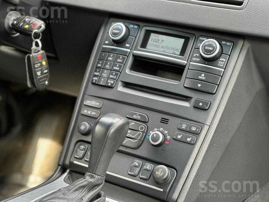 Melns Volvo XC90 2013 Rīga, ar dzinēja tilpumu 2.40 L un nobraukumu 326 tūkst. km par 10950 €, foto 16 vietnē AUTOMOTO.COM.LV