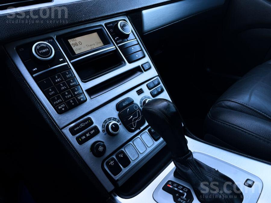 Melns Volvo XC90 2013 Jelgava, ar dzinēja tilpumu 2.40 L un nobraukumu 232 tūkst. km par 11590 €, foto 16 vietnē AUTOMOTO.COM.LV