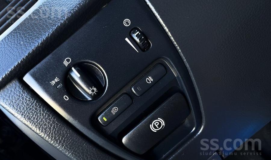 Melns Volvo XC90 2013 Jelgava, ar dzinēja tilpumu 2.40 L un nobraukumu 232 tūkst. km par 11590 €, foto 21 vietnē AUTOMOTO.COM.LV