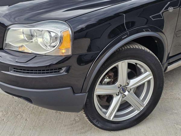 Black Volvo XC90 2013 in Utena, with an engine capacity of 2.40 L and mileage of 225 thousand km for 11450 €, photo 5 on AUTOMOTO.COM.LV