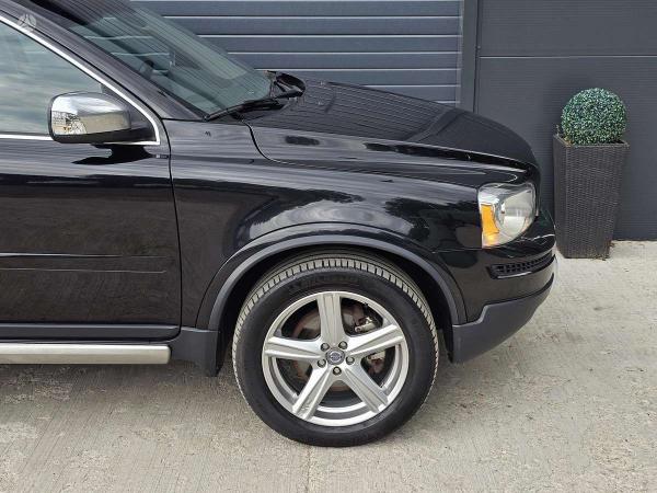 Black Volvo XC90 2013 in Utena, with an engine capacity of 2.40 L and mileage of 225 thousand km for 11450 €, photo 7 on AUTOMOTO.COM.LV