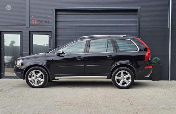 Black Volvo XC90 2013 in Utena, with an engine capacity of 2.40 L and mileage of 225 thousand km for 11450 €, photo 8 on AUTOMOTO.COM.LV