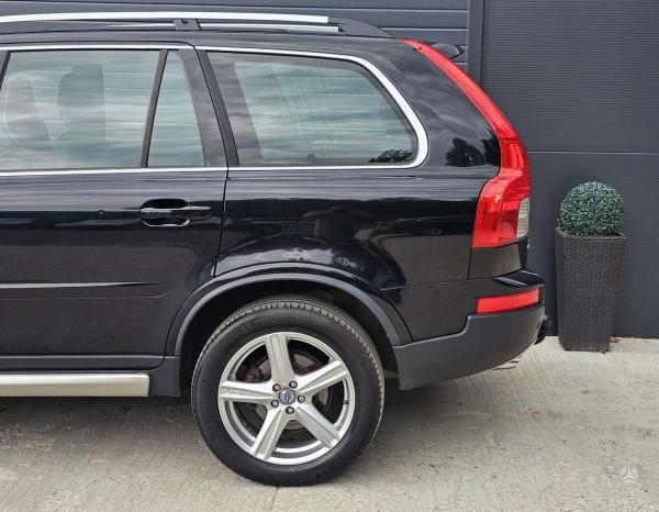 Black Volvo XC90 2013 in Utena, with an engine capacity of 2.40 L and mileage of 225 thousand km for 11450 €, photo 9 on AUTOMOTO.COM.LV