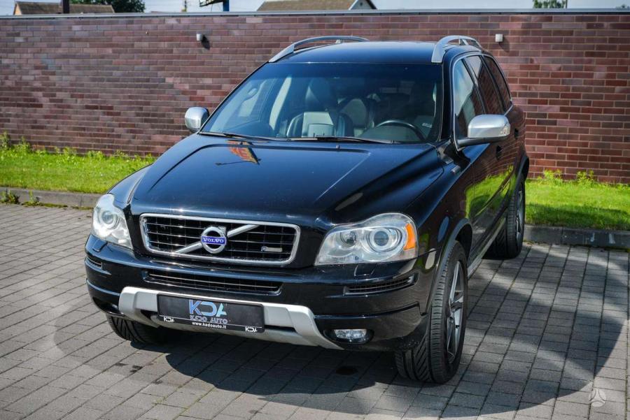 Black Volvo XC90 2013 in Marijampole, with an engine capacity of 2.40 L and mileage of 261 thousand km for 11950 €, photo 5 on AUTOMOTO.COM.LV