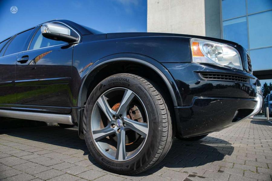 Black Volvo XC90 2013 in Marijampole, with an engine capacity of 2.40 L and mileage of 261 thousand km for 11950 €, photo 7 on AUTOMOTO.COM.LV