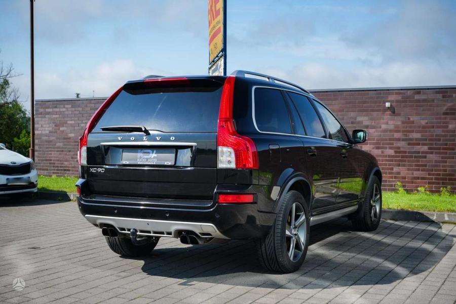 Black Volvo XC90 2013 in Marijampole, with an engine capacity of 2.40 L and mileage of 261 thousand km for 11950 €, photo 12 on AUTOMOTO.COM.LV