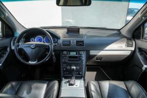 Black Volvo XC90 2013 in Marijampole, with an engine capacity of 2.40 L and mileage of 261 thousand km for 11950 €, photo 15 on AUTOMOTO.COM.LV