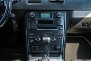 Black Volvo XC90 2013 in Marijampole, with an engine capacity of 2.40 L and mileage of 261 thousand km for 11950 €, photo 19 on AUTOMOTO.COM.LV