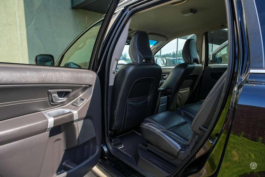 Black Volvo XC90 2013 in Marijampole, with an engine capacity of 2.40 L and mileage of 261 thousand km for 11950 €, photo 30 on AUTOMOTO.COM.LV